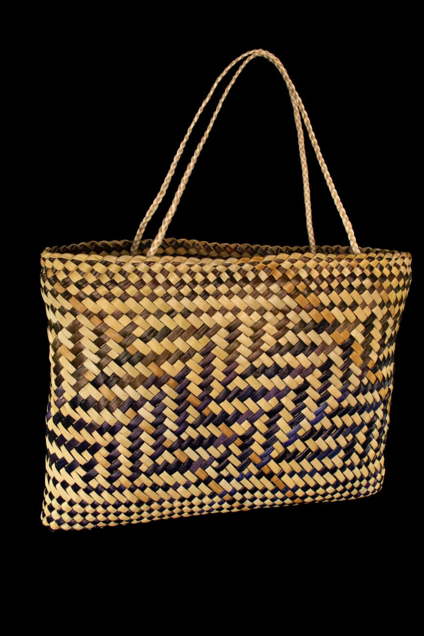 Kete Whakairo - Ahua Maori Art Gallery